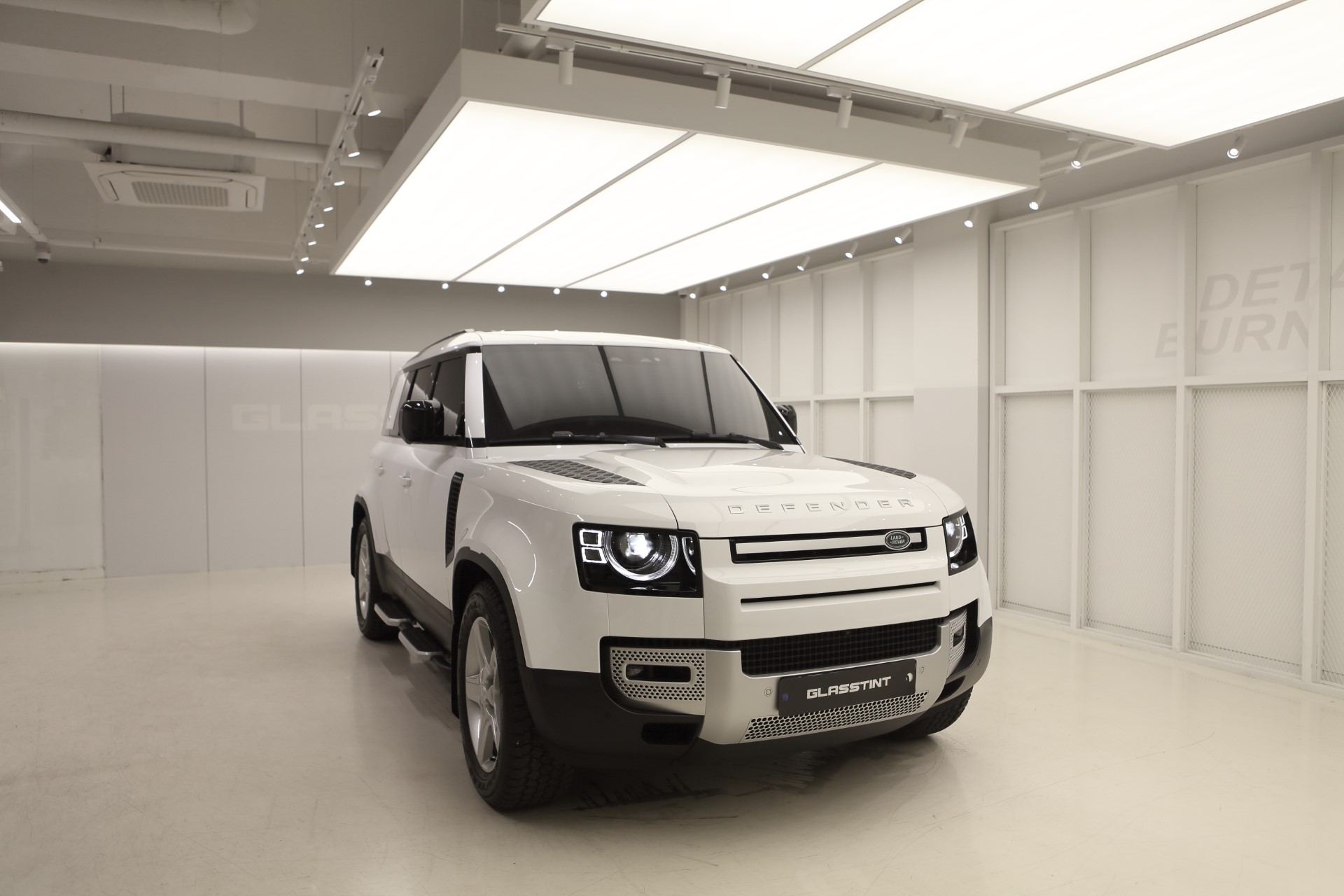 Gallery - No.37428 Land Rover DefenderGLASSTINT